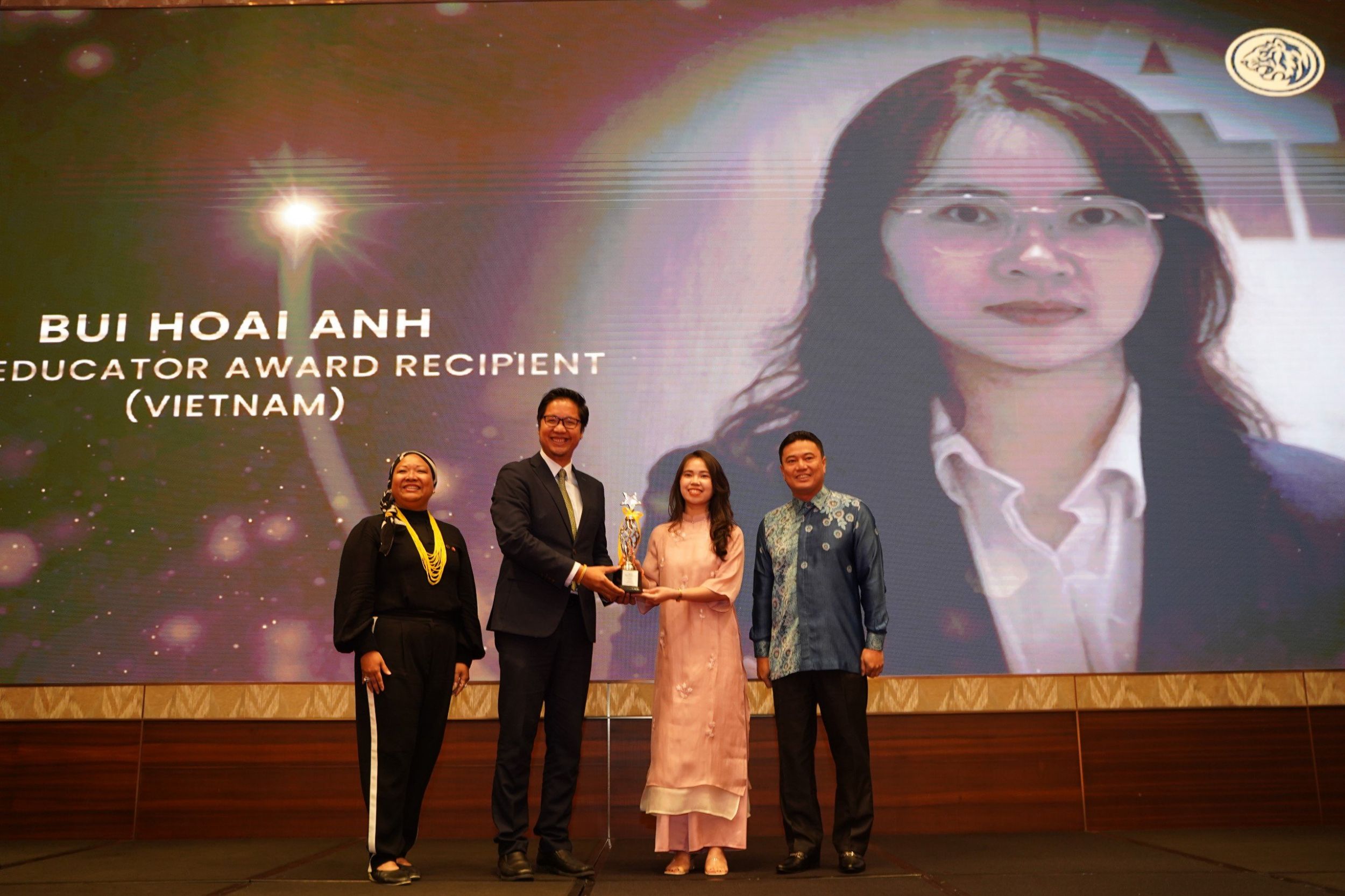 Archimedes Dong Anh School đại diện Việt Nam nhận 2 danh hiệu cao nhất Giải thưởng Giáo dục tài ...